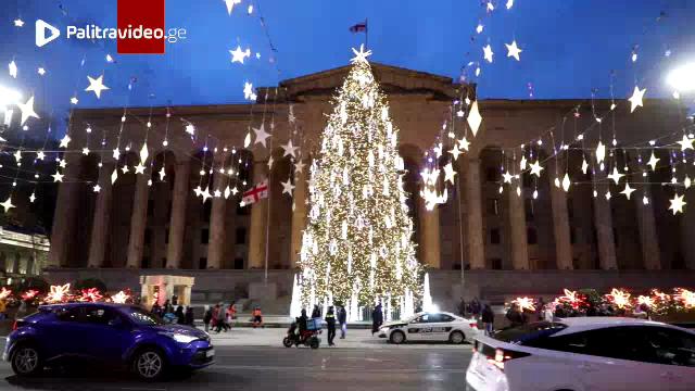 როგორ გამოიყურება დედაქალაქში მთავარი ნაძვის ხე და საახალწლო ...