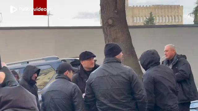 გდდ-ის ხელმძღვანელი, ზვიად ხარაზიშვილი პარლამენტი მიმდებარედ რჩება ...